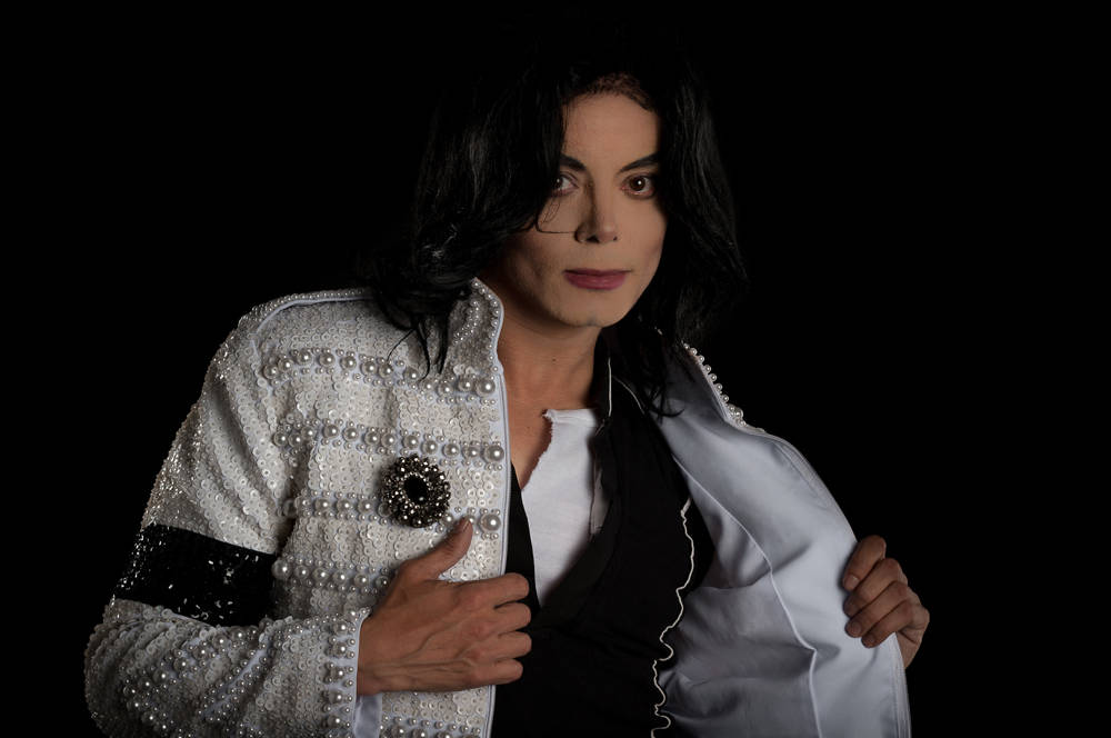 Sergio Cortés - Michael Jackson impersonator. Live tribute show.